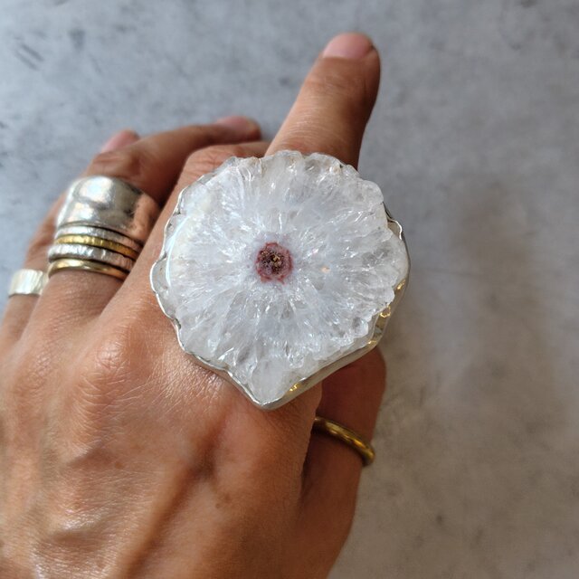 ソーラークォーツシルバーリング#11 | iichi 日々の暮らしを心地よくするハンドメイドやアンティークのマーケットプレイス