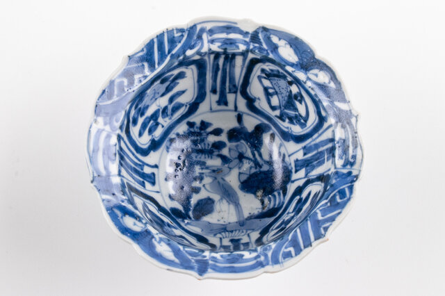 王地山焼 染付芙蓉手花鳥吉祥文 向付 江戸後期 E2095 | iichi 日々の暮らしを心地よくするハンドメイドやアンティークのマーケットプレイス