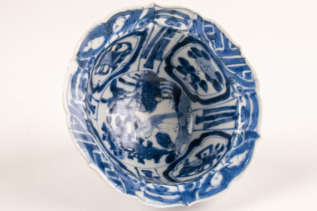 王地山焼 染付芙蓉手花鳥吉祥文 向付 江戸後期 E2095 | iichi 日々の暮らしを心地よくするハンドメイドやアンティークのマーケットプレイス