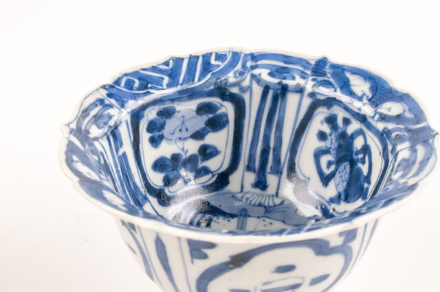 王地山焼 染付芙蓉手花鳥吉祥文 向付 江戸後期 E2095 | iichi 日々の暮らしを心地よくするハンドメイドやアンティークのマーケットプレイス