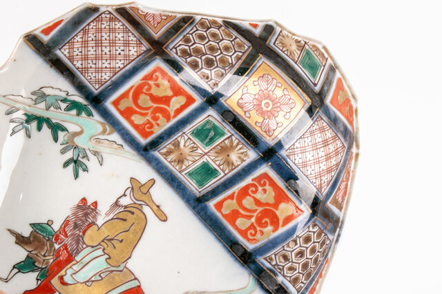 古伊万里 染錦 唐人更紗文 角平鉢 明治時代 E1669 個体B | iichi 日々の暮らしを心地よくするハンドメイドやアンティークのマーケットプレイス