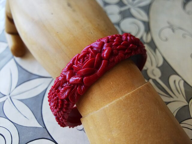 1930/40年代 セルロイド製バングル（薔薇、スズラン、Daisy、大輪菊etc…） | iichi 日々の暮らしを心地よくするハンドメイドやアンティークのマーケットプレイス