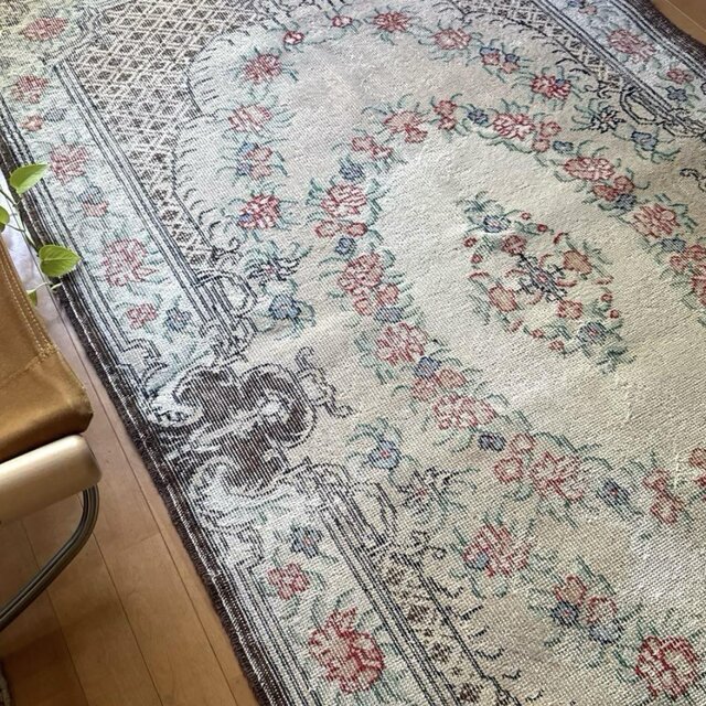 123×230 淡いキナリベージュ メダリオン トルコヴィンテージラグ | iichi 日々の暮らしを心地よくするハンドメイドやアンティークのマーケットプレイス