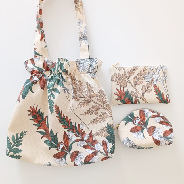巾着風ショルダーバッグ THEVENON ハンドメイド 輸入生地 ボタニカル 植物柄 | iichi 日々の暮らしを心地よくするハンドメイドやアンティークのマーケットプレイス