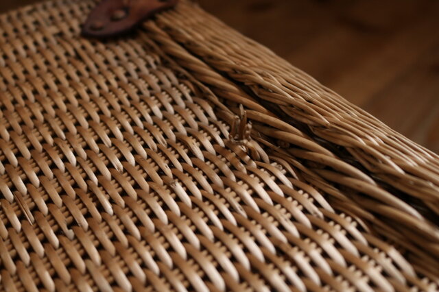 №069 ピクニックバック バスケット 編籠 古道具 古雑貨 54421 | iichi 日々の暮らしを心地よくするハンドメイドやアンティークのマーケットプレイス