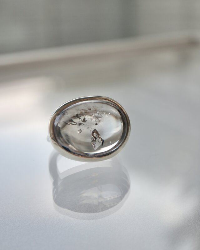 [太古の水が宿るquartz]ring | iichi 日々の暮らしを心地よくするハンドメイドやアンティークのマーケットプレイス