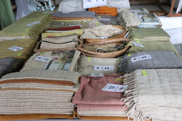 100%蓮ストール(OC bottom Candy design) | iichi 日々の暮らしを心地よくするハンドメイドやアンティークのマーケットプレイス