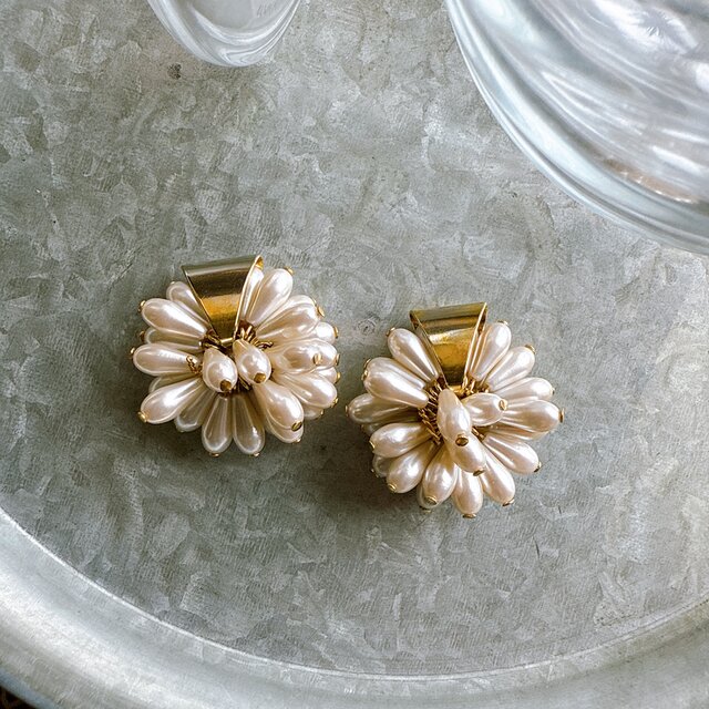 Y1184-ヴィンテージイヤリング U.S.A. 1970〜80s Drop Pearl Cluster Earrings | iichi 日々の暮らしを心地よくするハンドメイドやアンティーク ...