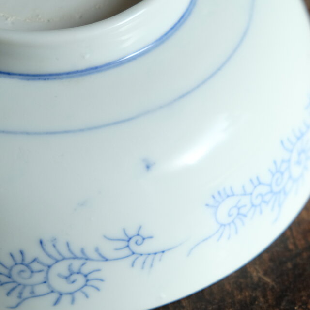 【サマー特価¥2500→¥950】青で素敵 松竹梅の絵付け。瀬戸焼 染付大鉢 骨董・antiques 暮らしに。大正~昭和初期 | iichi 日々の暮らしを心地よくするハンドメイドや ...