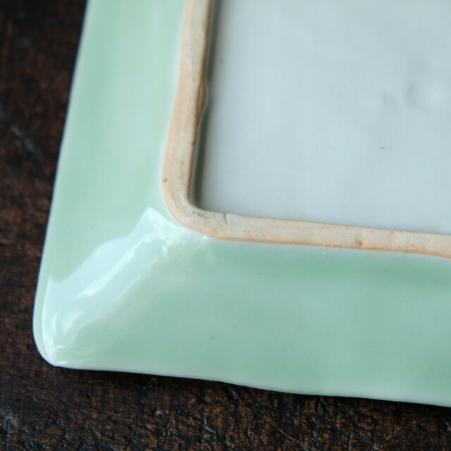 【サマー特価￥1800→￥950】青磁で素敵 向かい合う鳳凰 瀬戸焼 双鳥文青磁印判平皿 骨董/ antiques 明治時代 | iichi 日々の暮らしを心地よくするハンドメイドや ...