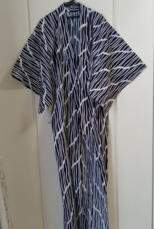 浴衣リメイク ボリューム袖のブラウス よろけ縞 | iichi 日々の暮らしを心地よくするハンドメイドやアンティークのマーケットプレイス