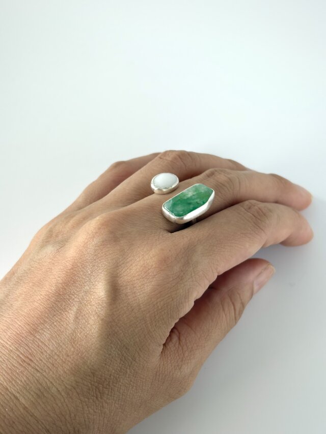 翡翠×クオーツザイト ダブルストーンリング | iichi 日々の暮らしを心地よくするハンドメイドやアンティークのマーケットプレイス