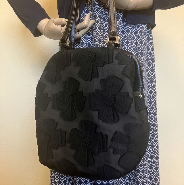 シックな花束のがま口トート | iichi 日々の暮らしを心地よくするハンドメイドやアンティークのマーケットプレイス