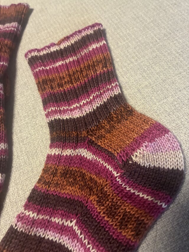 No.1552 手編み靴下 | iichi 日々の暮らしを心地よくするハンドメイドやアンティークのマーケットプレイス