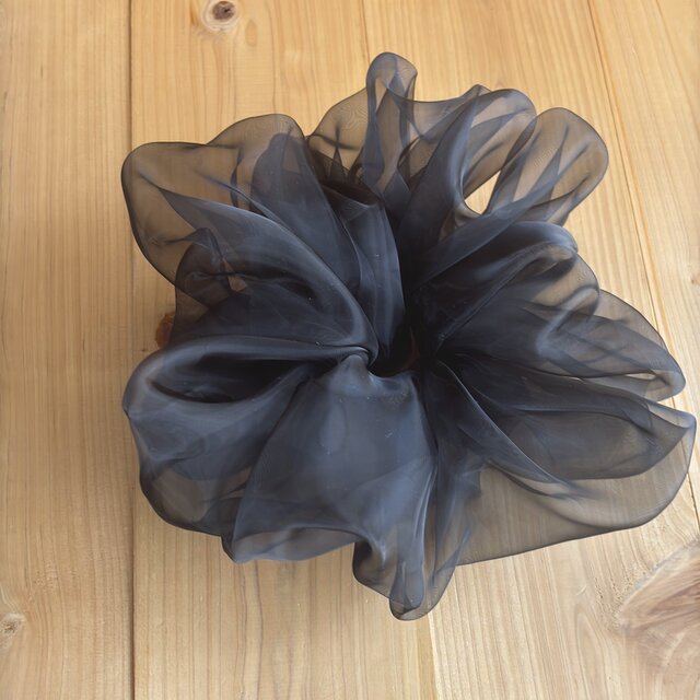 グラスシャンブレー ボリュームシュシュ BIGサイズ ブラック | iichi 日々の暮らしを心地よくするハンドメイドやアンティークのマーケットプレイス