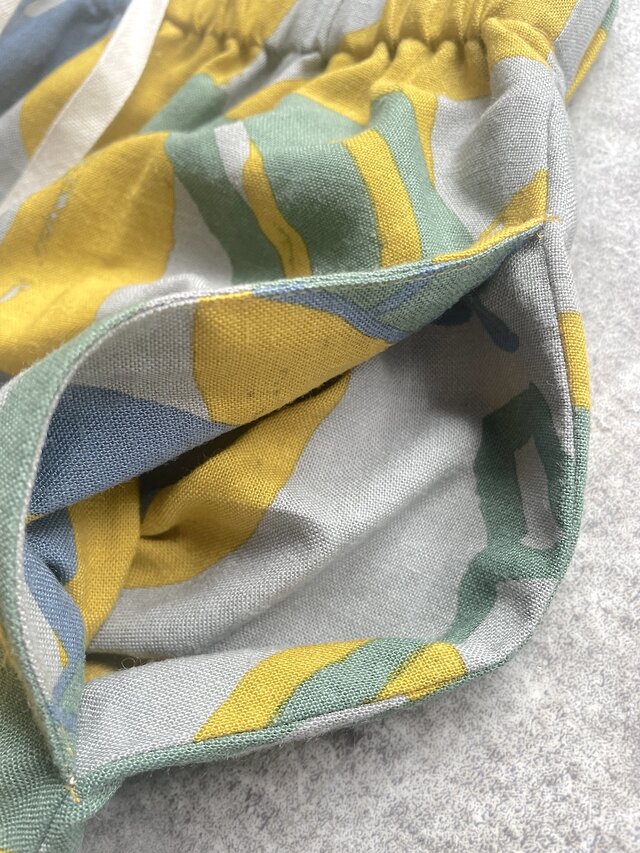 パンツ「バナナ」木陰 | iichi 日々の暮らしを心地よくするハンドメイドやアンティークのマーケットプレイス