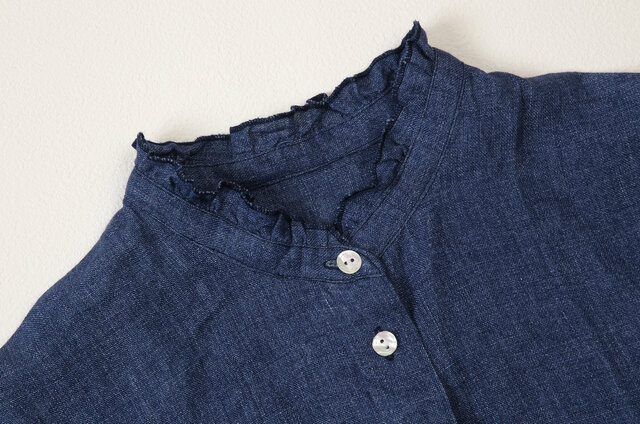 #517フリルブラウス(インディゴブルー) | iichi 日々の暮らしを心地よくするハンドメイドやアンティークのマーケットプレイス