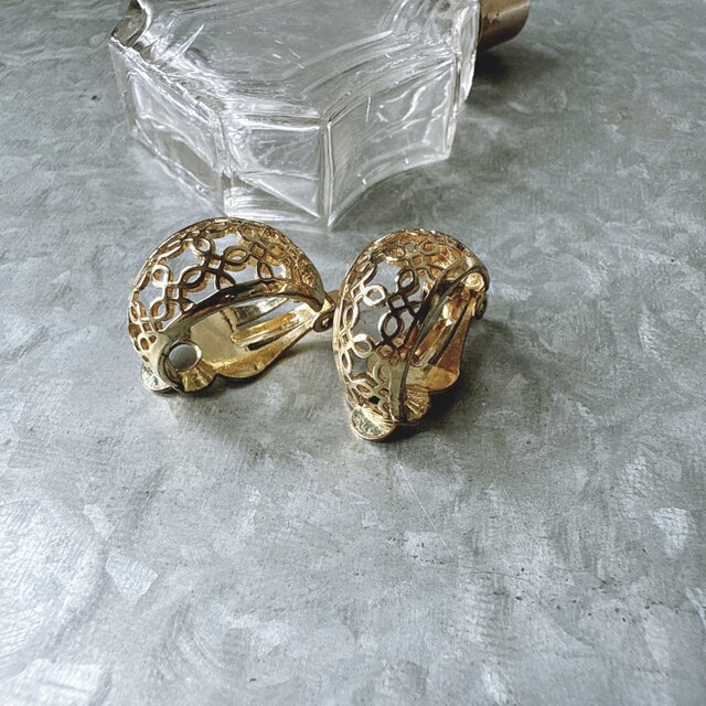 Y1184-ヴィンテージイヤリング U.S.A. 1980s Circle Geometric Half Hoops | iichi 日々の暮らしを心地よくするハンドメイドやアンティークの ...