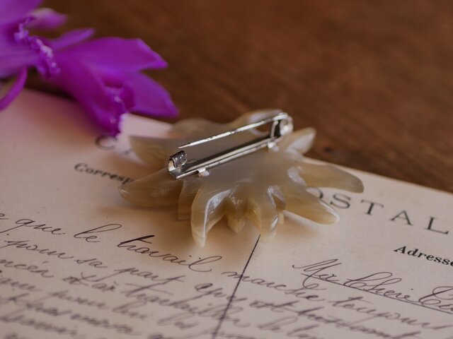 エーデルワイス ヴィンテージブローチ アンティークのある生活 ブローチ ブロカント パリ | iichi 日々の暮らしを心地よくするハンドメイドやアンティークのマーケットプレイス