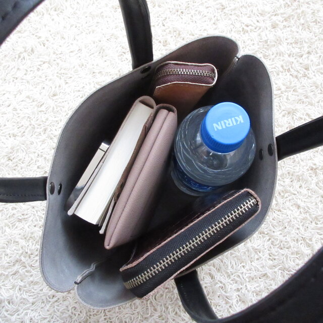 SALE開始～ ぷっくり三角マチ♪《牛革》底マチワイドミニトート・ソフトスムース・マーブルグレー・0609 | iichi 日々の暮らしを心地よくするハンドメイドやアンティークのマーケットプレイス