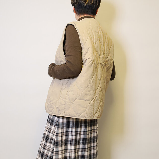 秋冬新作2025 ︎リバーシブルボアベスト25032BGF | iichi 日々の暮らしを心地よくするハンドメイドやアンティークのマーケットプレイス