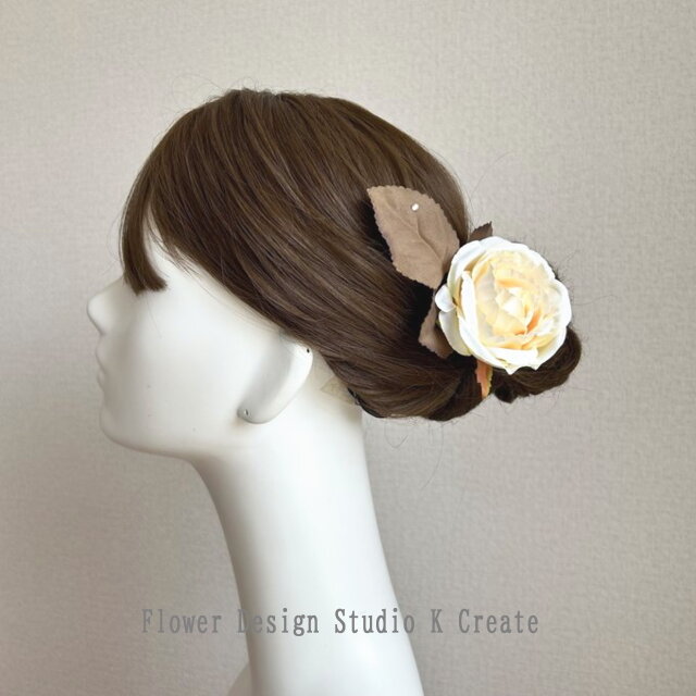 エクリュな薔薇と秋の葉の髪飾り フラメンコ フローレス 花径8cm エクリュ 薔薇 舞台 発表会 頭飾り 花飾り | iichi 日々の暮らしを心地よくするハンドメイドやアンティークの ...