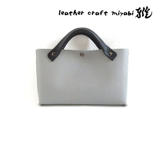 手縫い☆そのまま持っても映える♪《牛革》バッグインバッグ・ハンドソーイング・058 | iichi 日々の暮らしを心地よくするハンドメイドやアンティークのマーケットプレイス