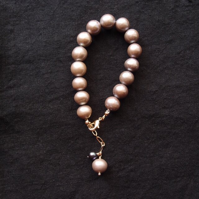 Greige Pearl Bracelet／グレージュパール ブレスレット | iichi 日々の暮らしを心地よくするハンドメイドやアンティークのマーケットプレイス