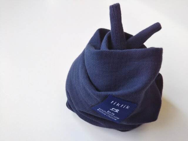 肌ストール ヘリンボン ダブルガーゼ 紺 | iichi 日々の暮らしを心地よくするハンドメイドやアンティークのマーケットプレイス