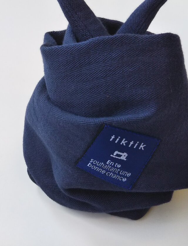 肌ストール ヘリンボン ダブルガーゼ 紺 | iichi 日々の暮らしを心地よくするハンドメイドやアンティークのマーケットプレイス