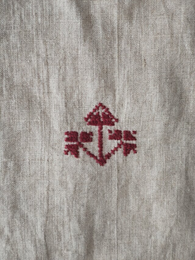 ハンガリー クロスステッチの刺繍 リネンバッグNo.1 | iichi 日々の暮らしを心地よくするハンドメイドやアンティークのマーケットプレイス