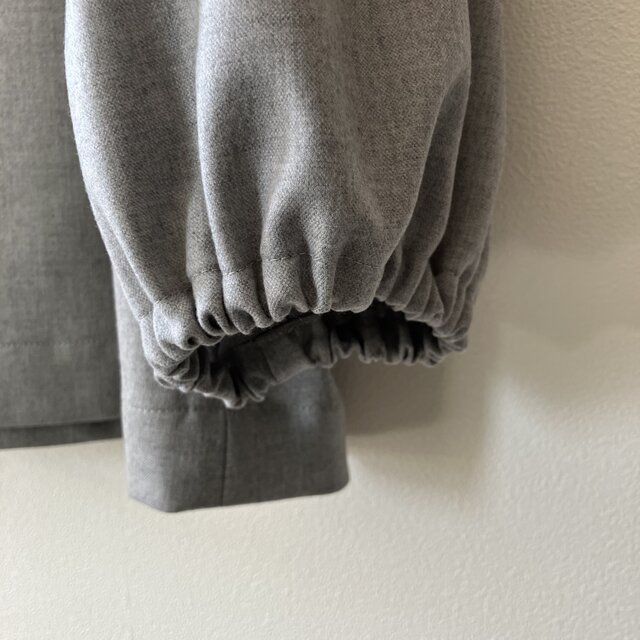 ふんわりウールグレーのブラウス（0to-137） | iichi 日々の暮らしを心地よくするハンドメイドやアンティークのマーケットプレイス