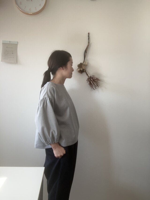 ふんわりウールグレーのブラウス（0to-137） | iichi 日々の暮らしを心地よくするハンドメイドやアンティークのマーケットプレイス