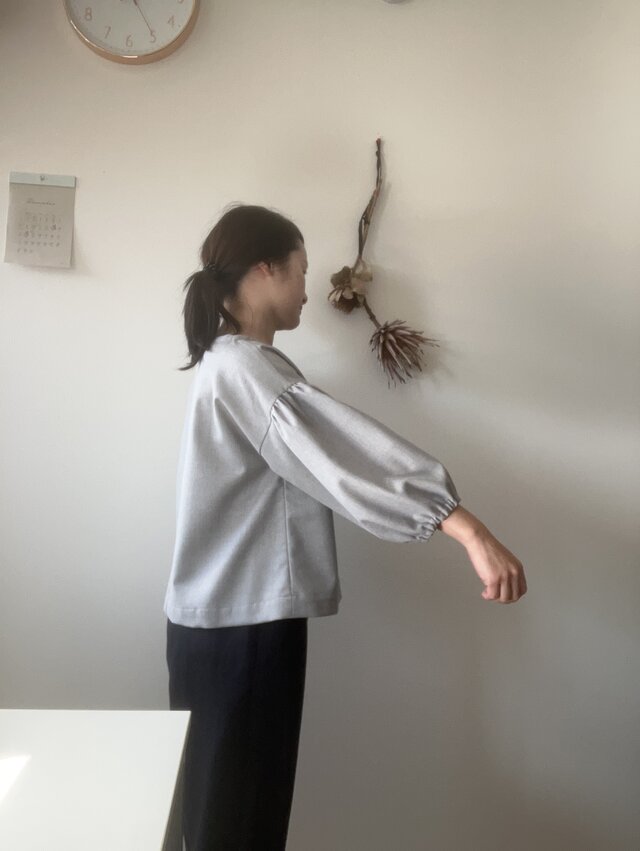 ふんわりウールグレーのブラウス（0to-137） | iichi 日々の暮らしを心地よくするハンドメイドやアンティークのマーケットプレイス