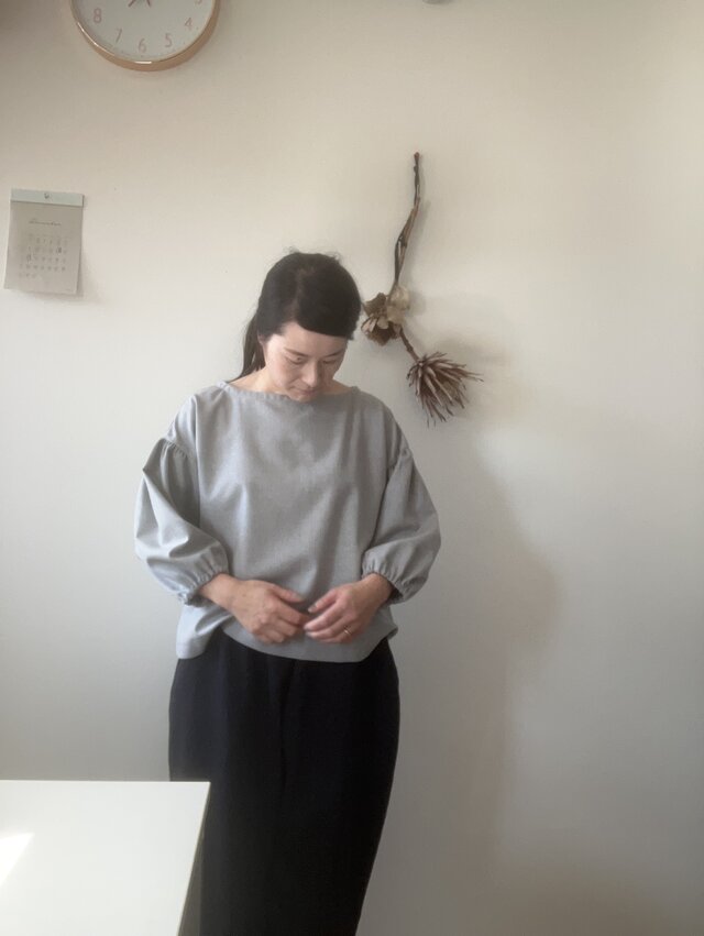 ふんわりウールグレーのブラウス（0to-137） | iichi 日々の暮らしを心地よくするハンドメイドやアンティークのマーケットプレイス