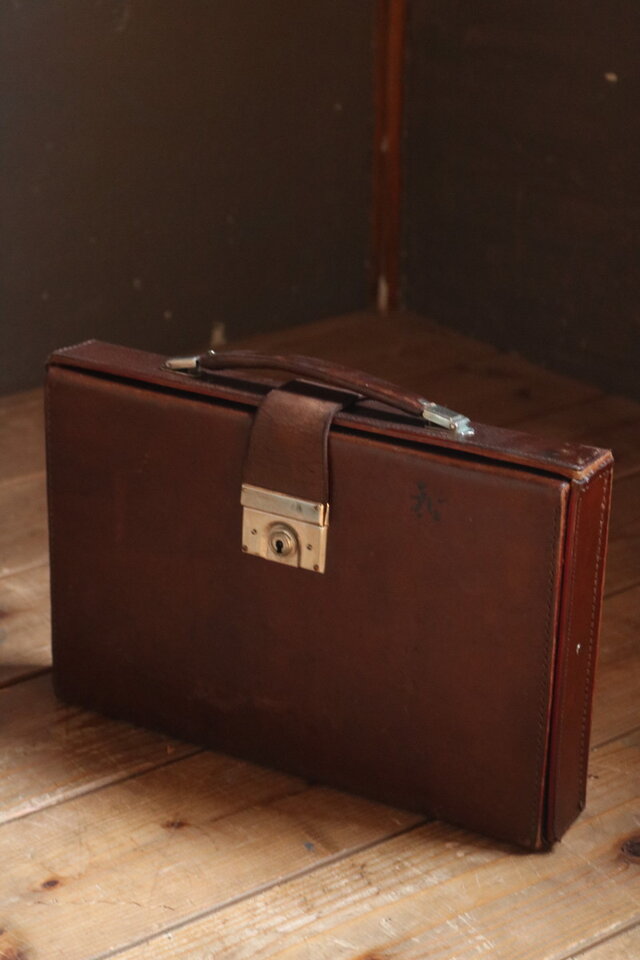 №074 革トランク 小型 収納 古道具 古雑貨 | iichi 日々の暮らしを心地よくするハンドメイドやアンティークのマーケットプレイス