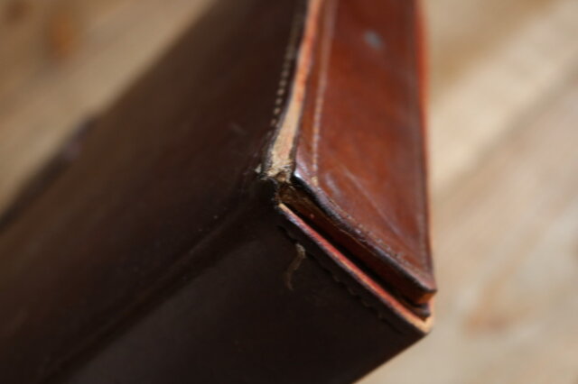 №074 革トランク 小型 収納 古道具 古雑貨 | iichi 日々の暮らしを心地よくするハンドメイドやアンティークのマーケットプレイス