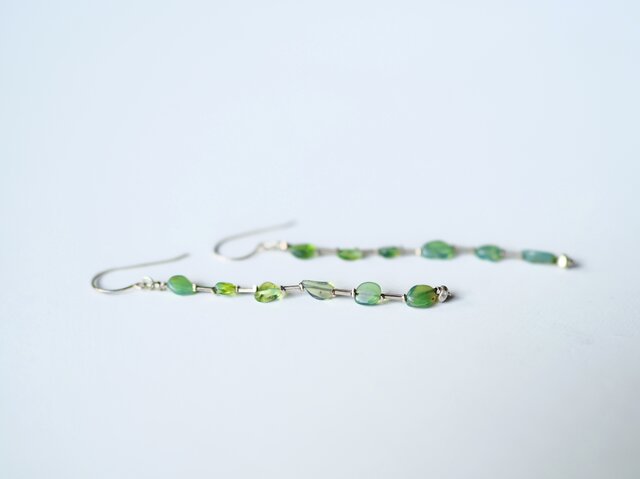 -green Opal- long pierce | iichi 日々の暮らしを心地よくするハンドメイドやアンティークのマーケットプレイス