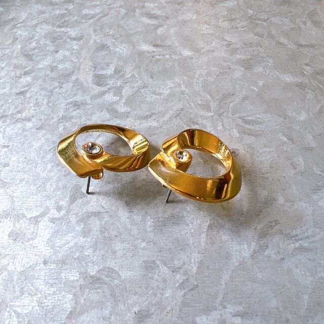 PA276-【 AVON 】エイボン・ヴィンテージピアス Gold Tone Circle And Crystal Accent | iichi 日々の暮らしを心地よくするハンドメイドや ...