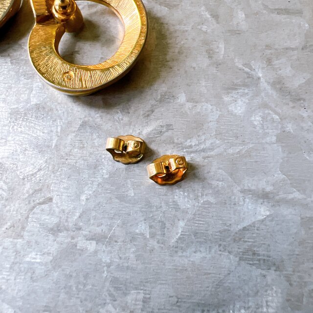 PA276-【 AVON 】エイボン・ヴィンテージピアス Gold Tone Circle And Crystal Accent | iichi 日々の暮らしを心地よくするハンドメイドや ...