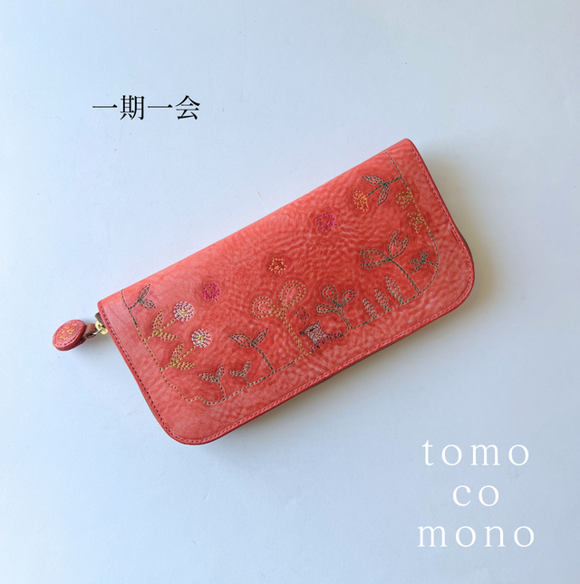 イタリアンレザー × 刺繍革財布『GARDEN』アラスカRED（牛革）長財布☆ラウンドファスナー☆ | iichi 日々の暮らしを心地よくするハンドメイドやアンティークのマーケットプレイス