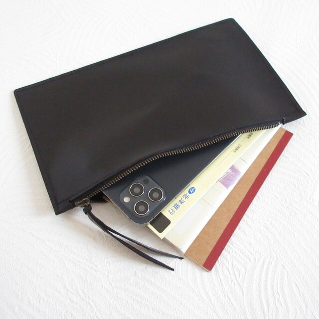 A6対応《ゴートスキン》フラットマルチケース・ブラック・0333 | iichi 日々の暮らしを心地よくするハンドメイドやアンティークのマーケットプレイス