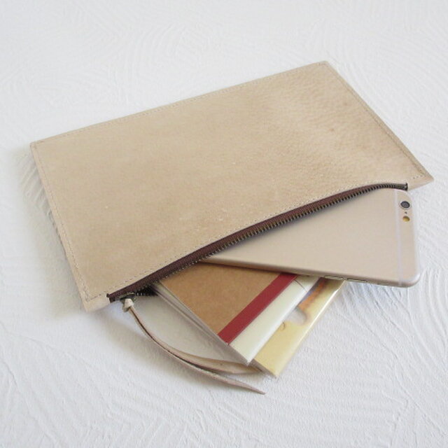 A6対応・フラットマルチケース《ピッグスキン》ライトベージュ・0296 | iichi 日々の暮らしを心地よくするハンドメイドやアンティークのマーケットプレイス