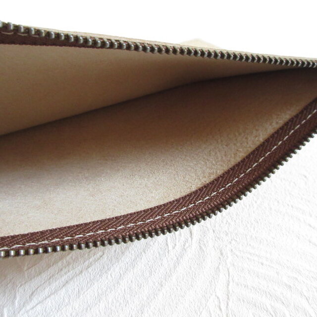 A6対応・フラットマルチケース《ピッグスキン》ライトベージュ・0296 | iichi 日々の暮らしを心地よくするハンドメイドやアンティークのマーケットプレイス