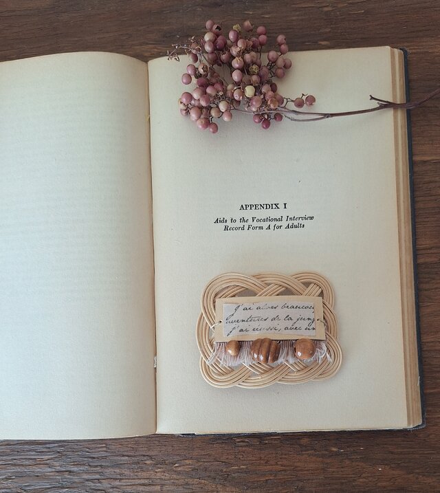 森語りの書きかけバレッタ Unfinished Forest Tale Barrette | iichi 日々の暮らしを心地よくするハンドメイドやアンティークのマーケットプレイス