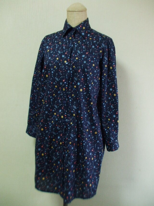 【ラスト1】リバティタナローン ニコ(Niko) シャツワンピ―ス 着丈90㎝ M~Lサイズ | iichi 日々の暮らしを心地よくするハンドメイドやアンティークのマーケットプレイス