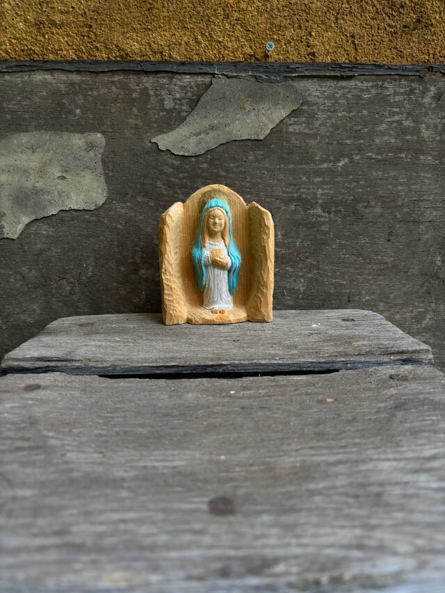 小さなマリアさま | iichi 日々の暮らしを心地よくするハンドメイドやアンティークのマーケットプレイス