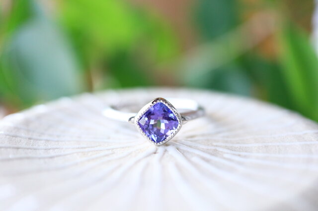 タンザナイト指輪 | iichi 日々の暮らしを心地よくするハンドメイドやアンティークのマーケットプレイス