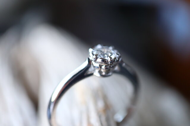 オリビン（ペリドット）イン/ダイヤモンド指輪 | iichi 日々の暮らしを心地よくするハンドメイドやアンティークのマーケットプレイス