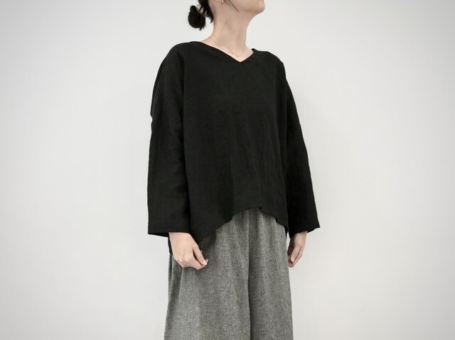 ベルギーリネンのゆったりトップス長袖 ブラック No.370 | iichi 日々の暮らしを心地よくするハンドメイドやアンティークのマーケットプレイス